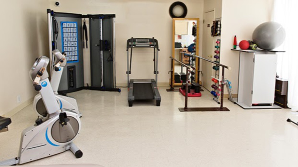 Country Manor on Fenton Ave in Sylmar, CA - 818-899-0251 | CMac.ws